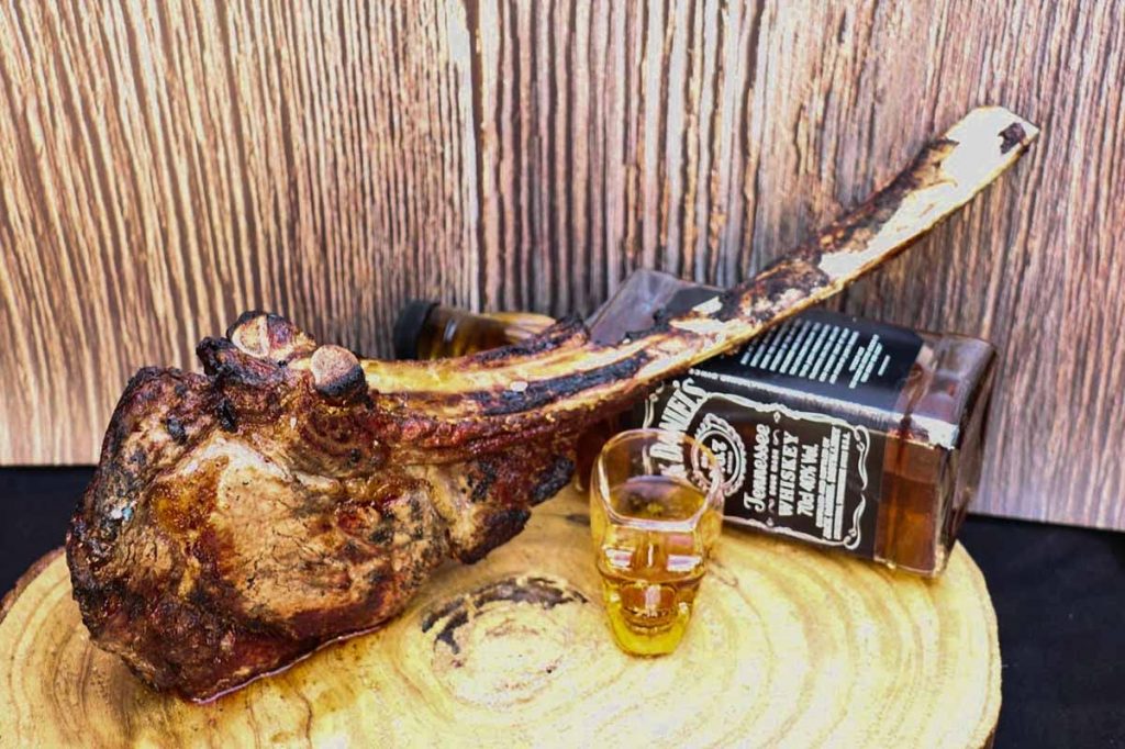 Tomahawk ‘Caveman style’ - BBQ op de kolen - StoerVlees.com